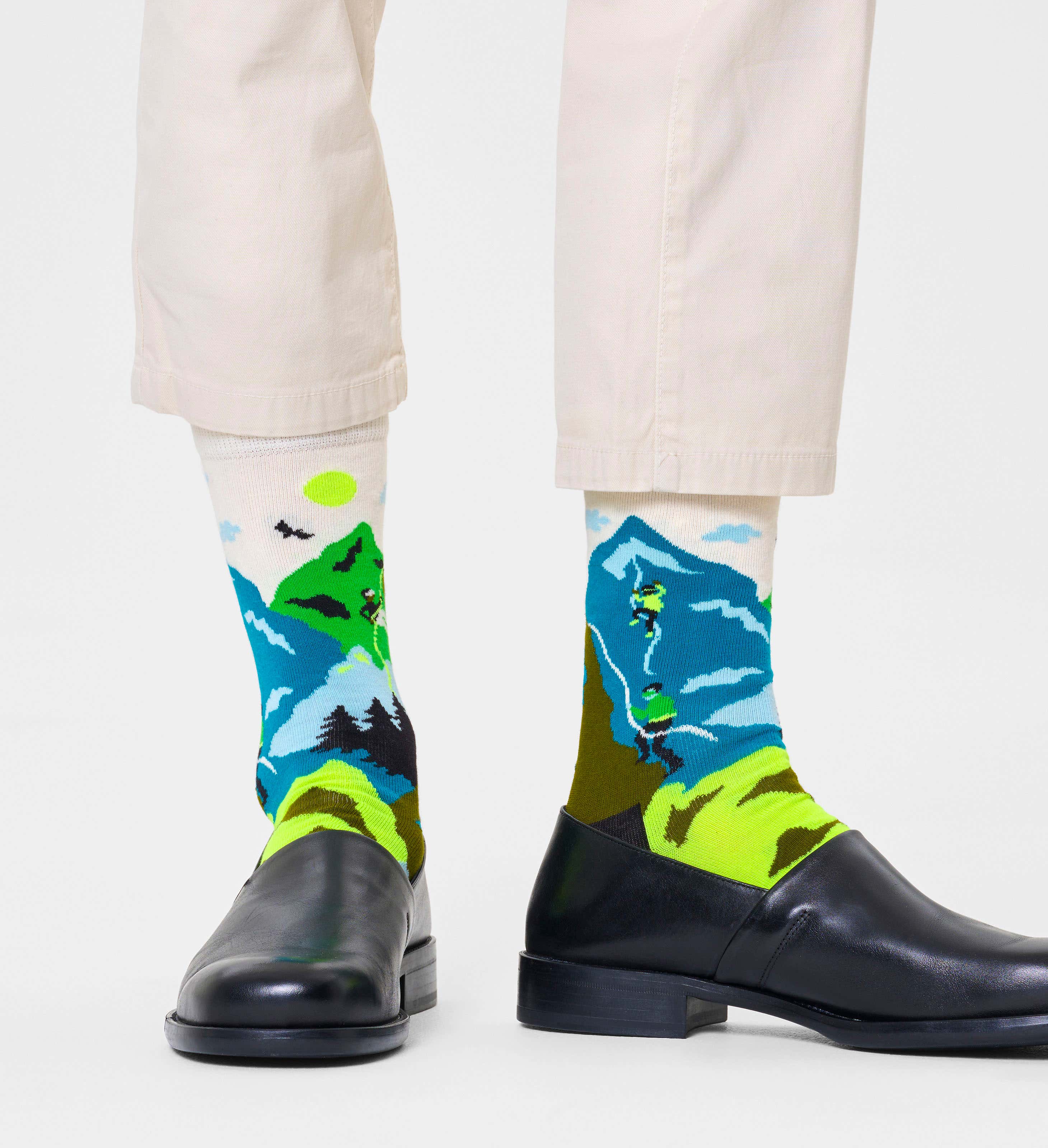 Comfiest Crew Socks For Hiking | Dark Green Climbing Sock | Happy Socks EU